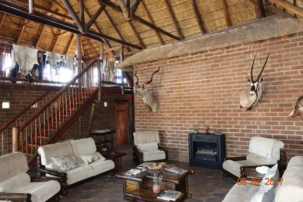 Kalahari Hunting Gallery - See the Amazing Wildlife and Scenery.