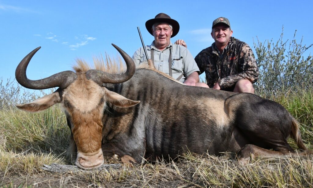 Wildebeest Slam - Molopo Kalahari Safaris